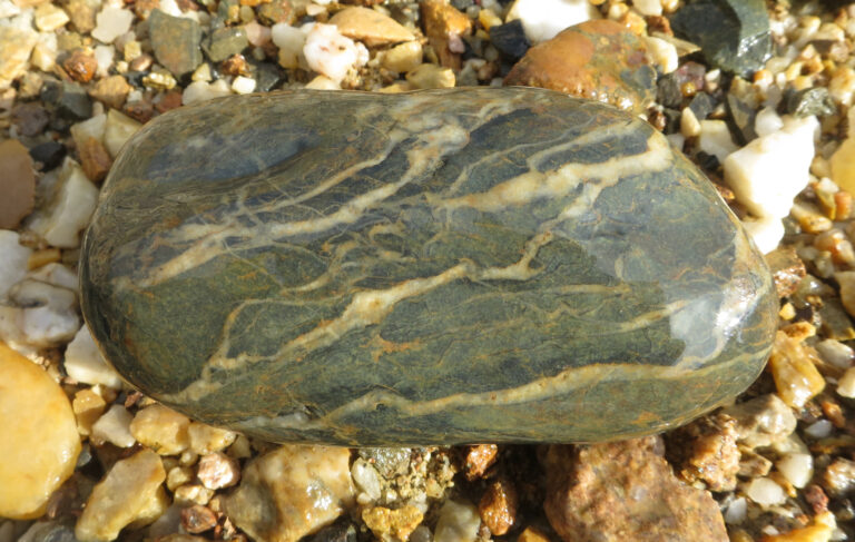 Tephrit | Geologische Streifzüge